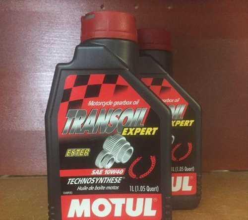 10w 40 мотоциклетное. Мото масло мотюль. Трансмиссионное масло для мото Motul. Motul для мотоцикла таблица. Наклейка мотюль на мотоцикл.