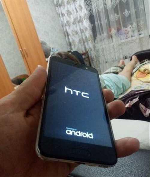 Мобильный телефон htc