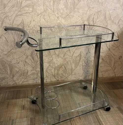 Сервировочный столик на колесиках стеклянный
