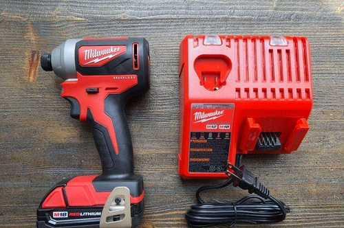 Винтоверт Milwaukee 2850-21P M18