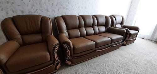Продам кожаный диван + 2 кресла