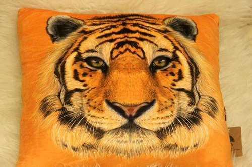 Декоративная подушка с тигром