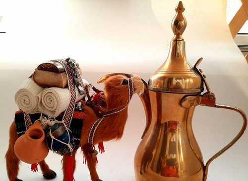 Сувениры из оаэ: верблюд и арабский кофейник