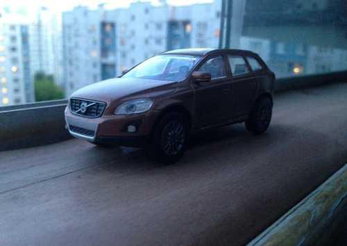 Модель Volvo XC60 1/43