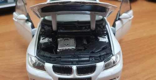 Модель авто 1:24 BMW 330i