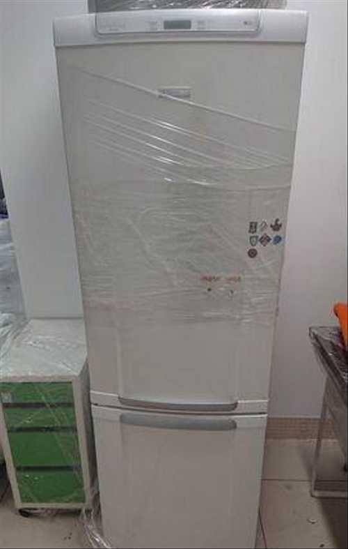Холодильник Electrolux ENB 34400w8
