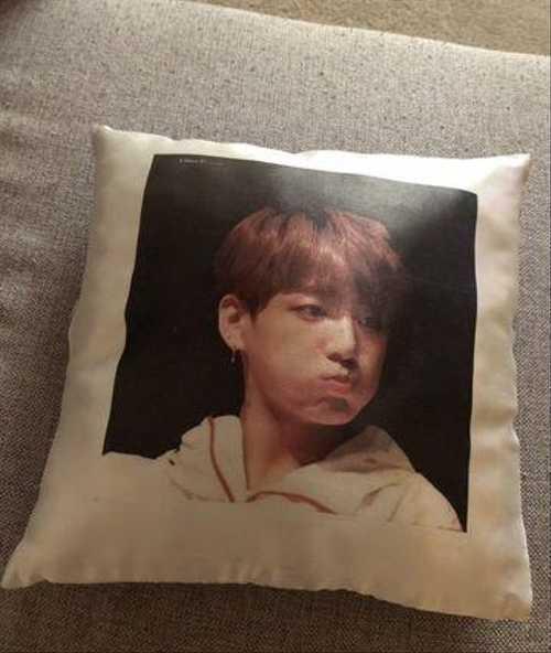 Декоративная подушка с JK из BTS