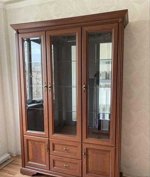 Сервант, шкаф