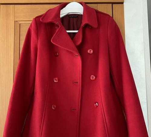 Шерстяное жен. красное пальто “Sisley” (Benetton)