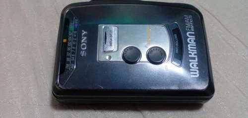 Кассетный плеер Sony WalkMan