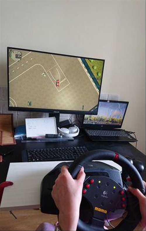 Logitech Momo Racing (руль с педалями и кпп)