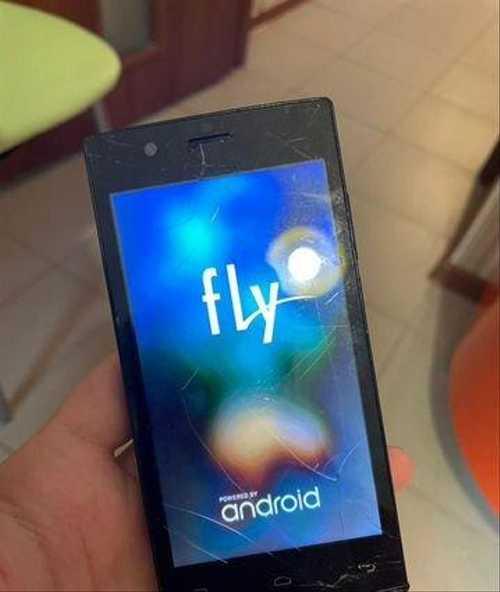 Смартфон Fly FS451