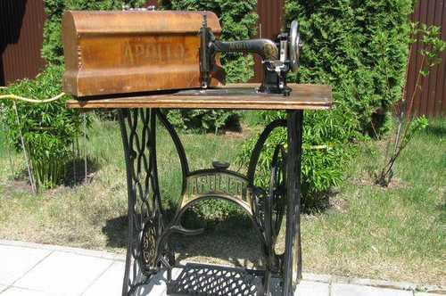 Apollo. Швейная машина на станине, США, 19 век