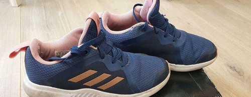 Кроссовки adidas 35р