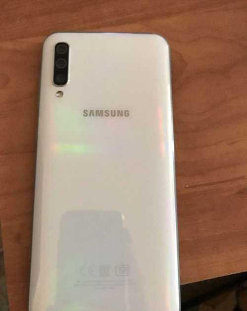 Телефон Samsung Galaxy A50