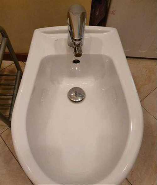 Биде напольное Jika со смесителем Grohe