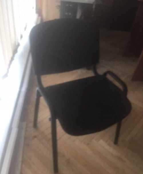 Офисный стул черная ткань