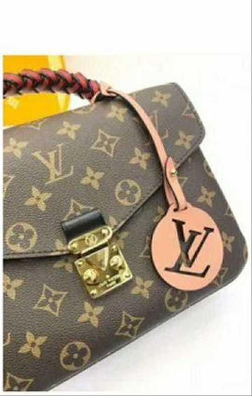 Ll lv. Сумка Луи Виттон метис. Сумка Louis Vuitton pochette белая. Louis Vuitton pochette Metis стиль. Сумка Metis Louis Vuitton 2021.