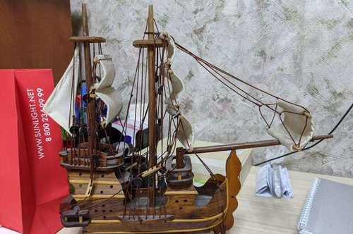 Деревянная модель корабля