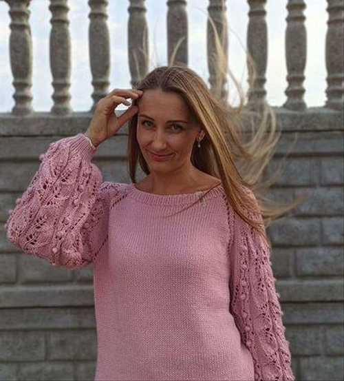 Свитер с ажурными рукавами