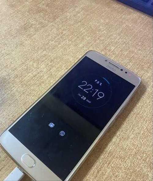 Телефон Moto E4 Plus