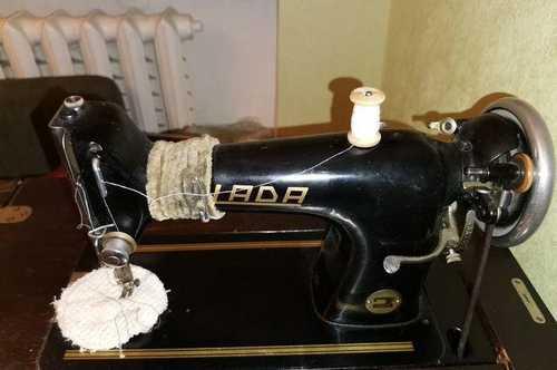 Машинка швейная LADA