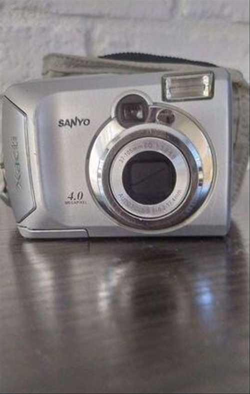 Компактный фотоаппарат sanyo