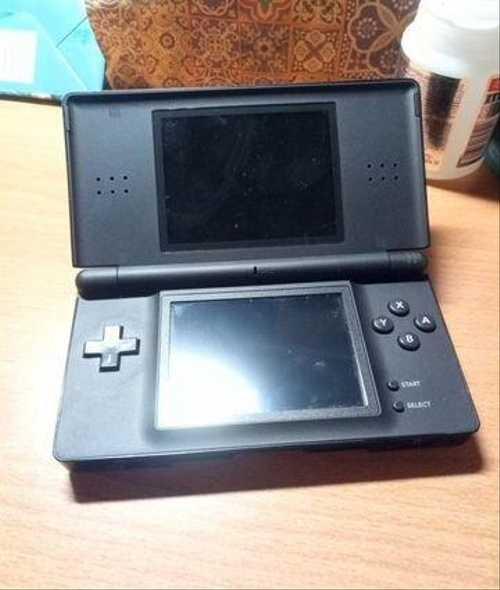 Nintendo DS lite + 4 чипа + 5 картриджей Gameboy