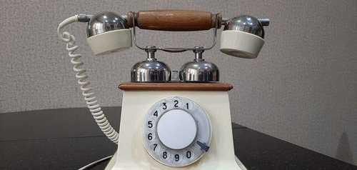 Стильный ретро телефон из СССР
