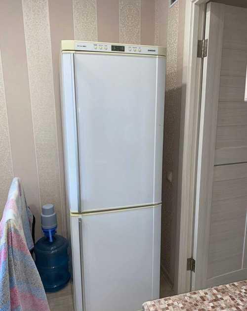 Холодильник Samsung RL33easw
