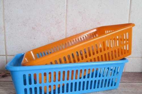 Корзинки пластиковые. Оранжевая и голубая