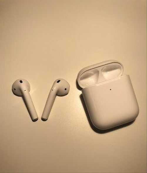 AirPods 2 с беспроводной зарядкой