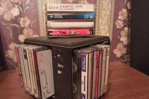 Аудиокассеты и кассетница