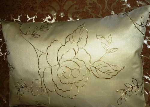 Чехол для декоративной подушки шелковая вышивка