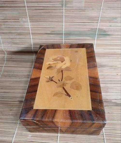 Деревянная шкатулка в технике Маркетри