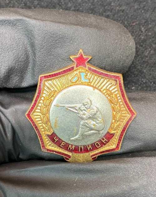 Знак "Чемпион стрельба с колена"