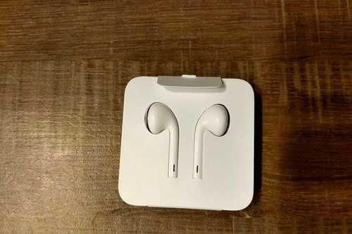 Наушники Apple EarPods с разъёмом Lightning