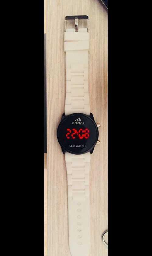Часы новые Led Watch