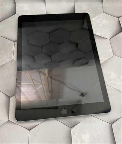Планшет iPad 6го поколения A1893 wifi 128GB