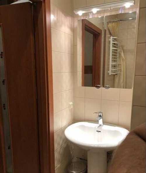 Раковина в ванную и зеркало с подсветкой и внутрен