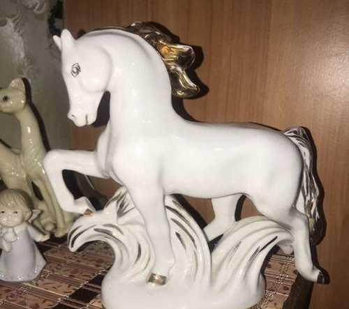Статуэтка фарфор лфз «лошадь»