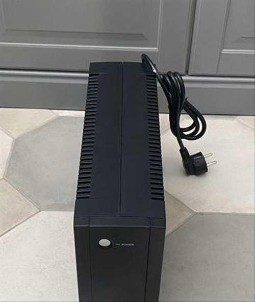 Ибп CyberPower UT1050EI