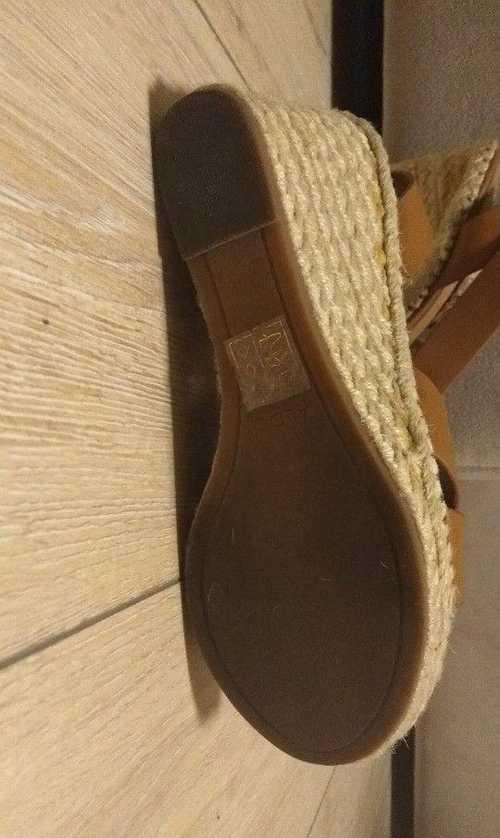 Продам новые босоножки Aldo