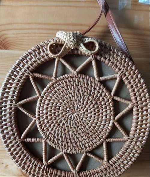 Сумка из ротанга круглая