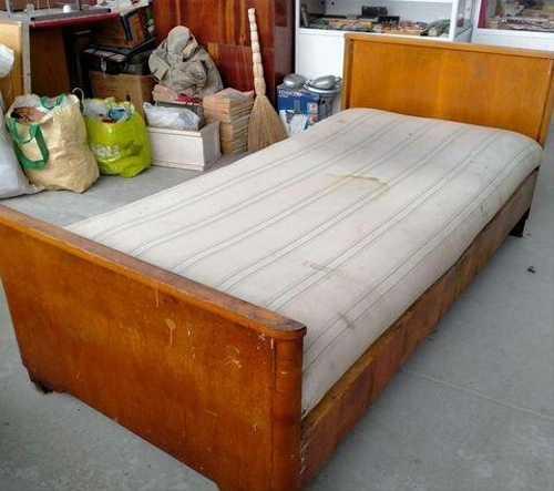 Кровать старинная деревянная 60х годов
