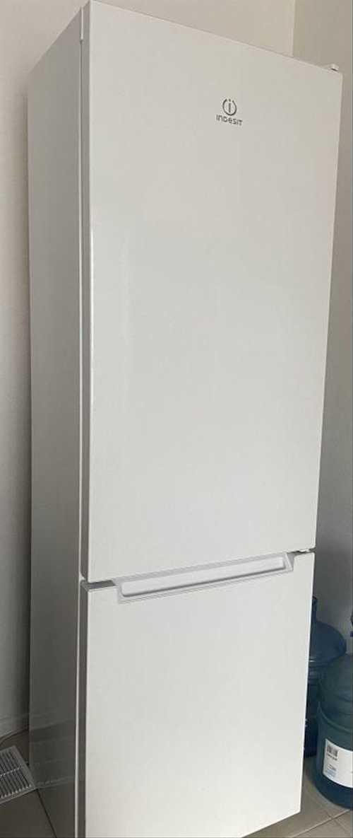 Холодильник Indesit DS 320 W