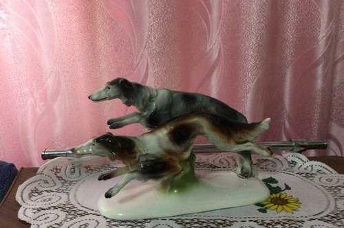 Фарфоровая статуэтка « Пара гончих собак »