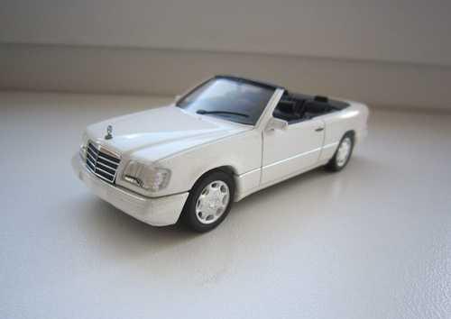 1/43 Mercedes Benz E 1993 & CLK 320 1997