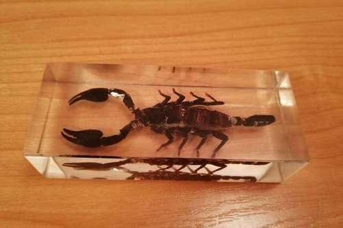 Фигурка скорпиона