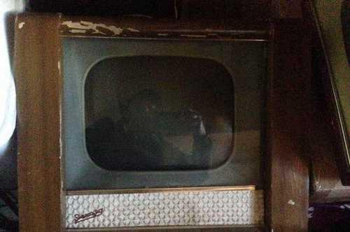 Телевизор деревянный старинный СССР